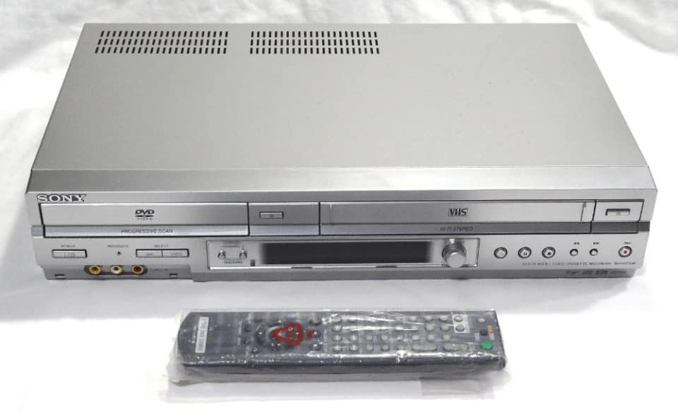 Enjoy These 5 Advantages of Converting VHS to DVD